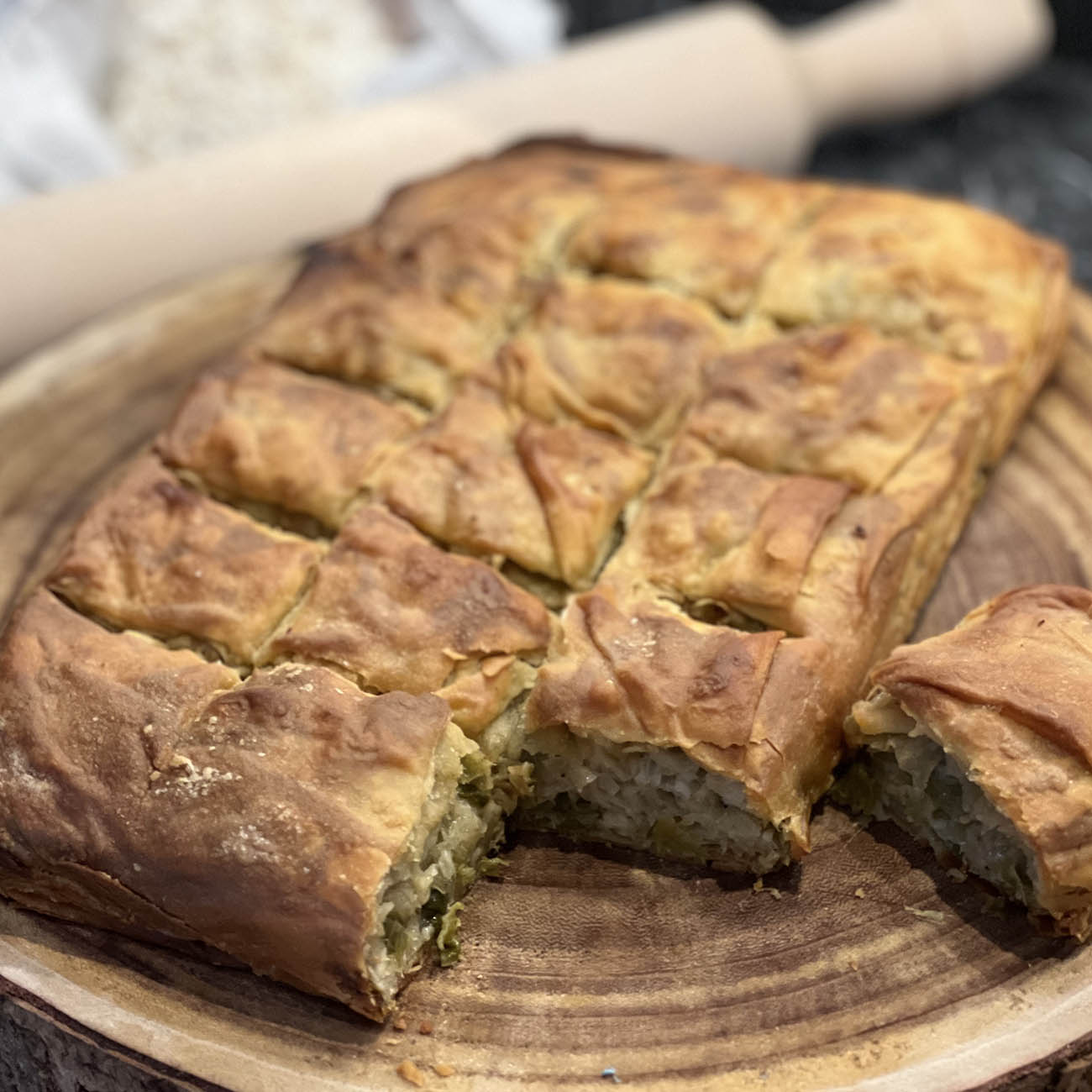 Χορτόπιτα με Σέσκουλα, Σπανάκι, Τσουκνίδες, Μυρώνια και Καυκαλήθρες ...